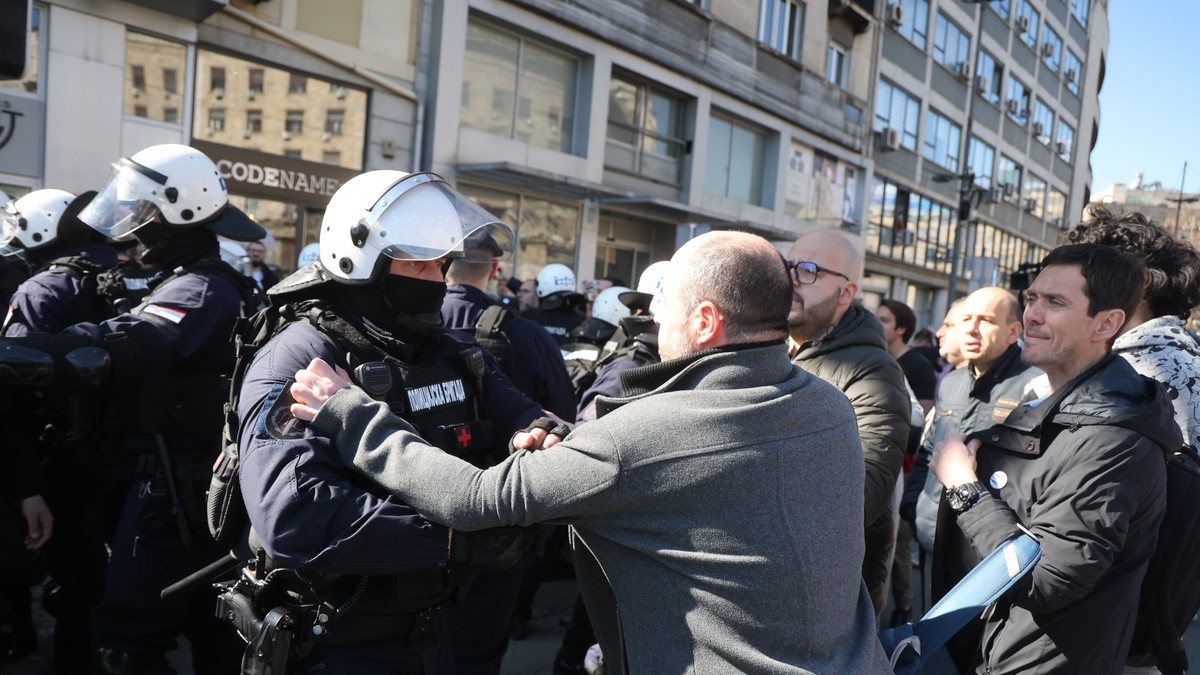 Oglasilo se tužilaštvo povodom nasilja ispred Skupštine grada Beograda: Da se nasilnici ...