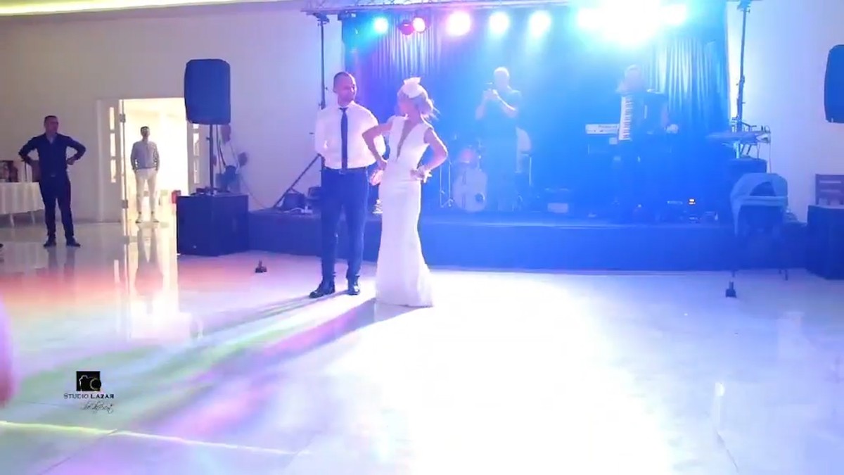 Snimak sa svadbe na kom mladošenja ustaje iz invalidskih kolica rasplako je ceo Balkan - Blic