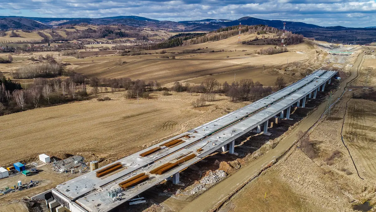 Nowe drogi w Polsce. Plany sięgają aż 2033 r. [LISTA]