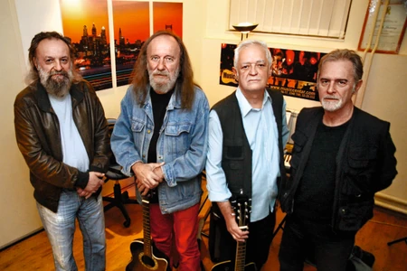 Asim Sarvan predstavio svoj prvi dupli album – “60s u mom Gradu“ i “Kamen po kamen“ - Blic