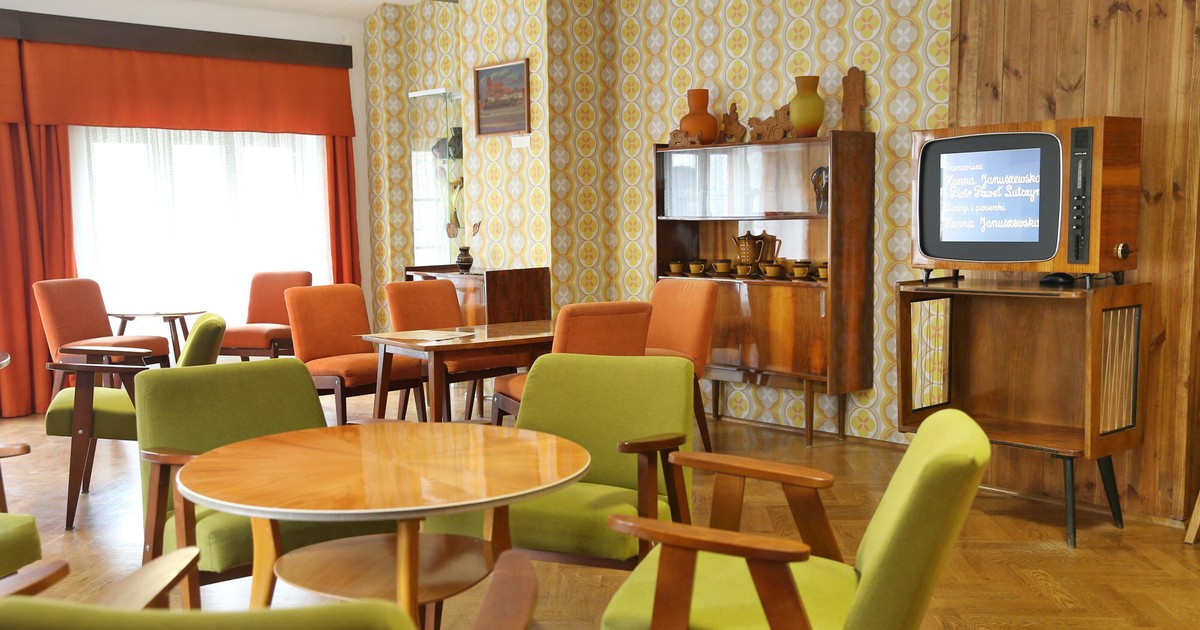 Meble z PRL-u dają zarobić. Nawet tysiąc złotych za fotel. Meblościanki ...