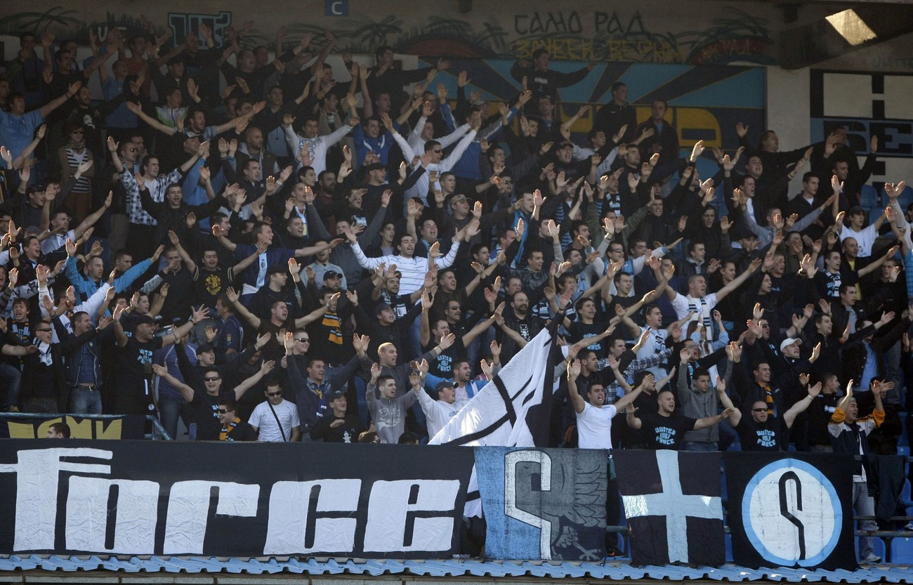 Divljanje navijača Rada: Dečaka uboli nožem, u Beogradu pravili haos - Blic