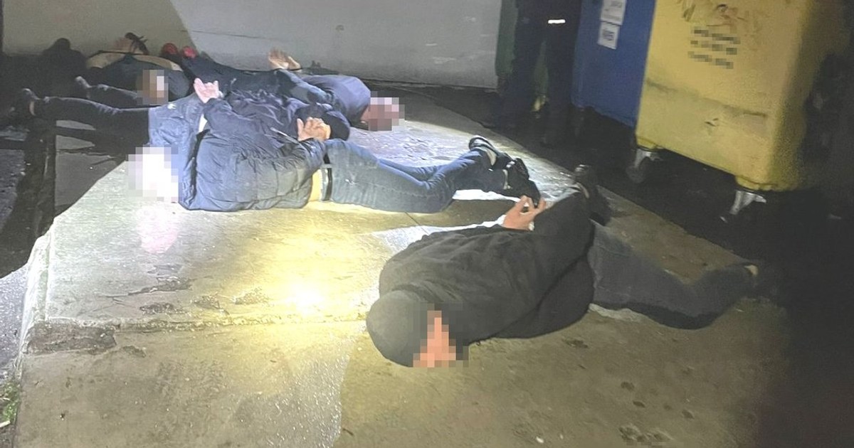 Zaatakowali 16-latka w centrum Katowic. Policjanci zatrzymali ośmiu ... Zaatakowali 16-latka w centrum Katowic. Policjanci zatrzymali ośmiu ...