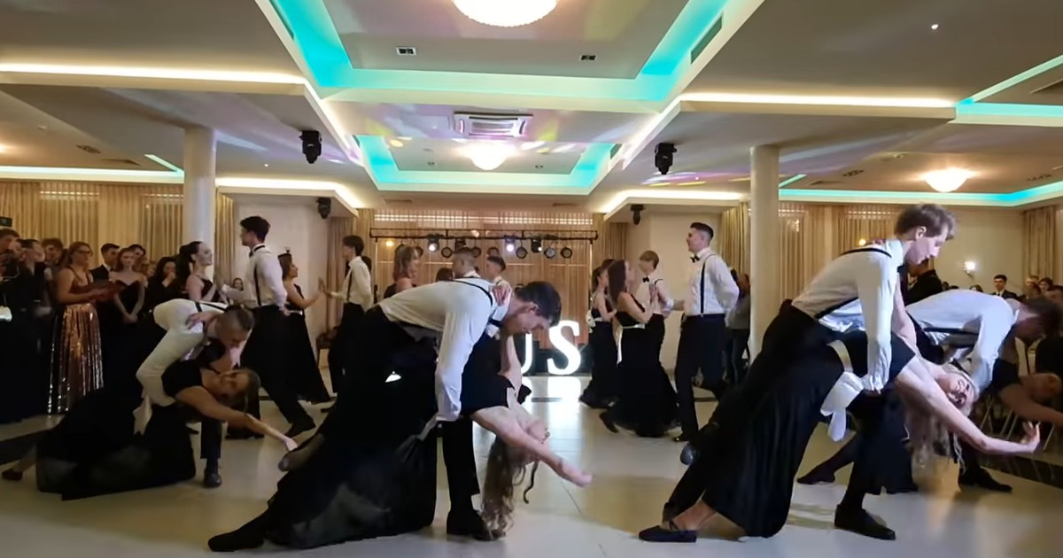 Maturzyści z Siedlec zachwycili walcem. Mistrzostwo świata! - Kobieta