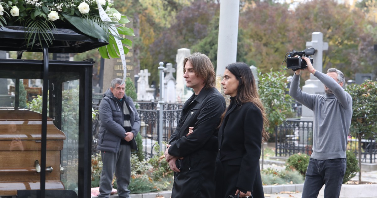 Željko Mitrović održao emotivni govor na sahrani majke Milenije: "Zaklinjem se na tvom grobu da ...