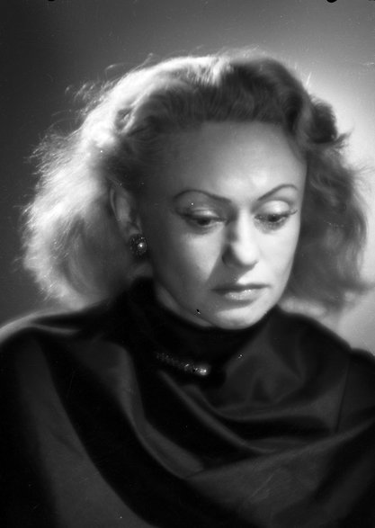 Zjawiskowa blondynka rozkochała w sobie widzów. Środowisko aktorskie ...