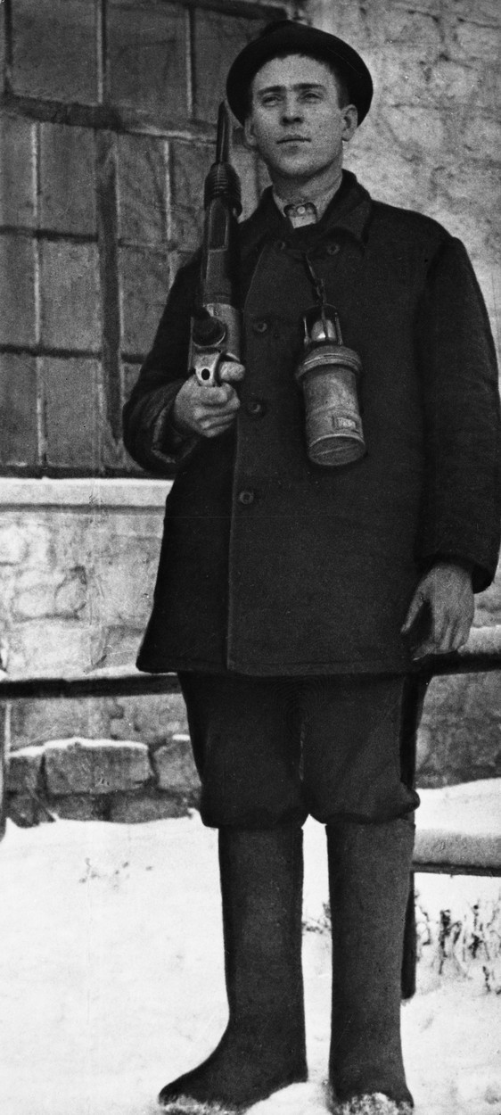 Ma 88 éve született a Sztahanov-legenda - Blikk