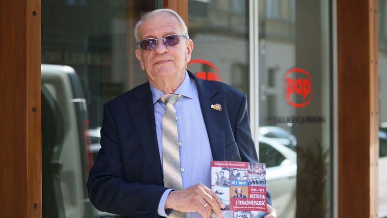 Prof. Roszkowski o "hejcie" na podręcznik HiT i "efekcie Kazika ...