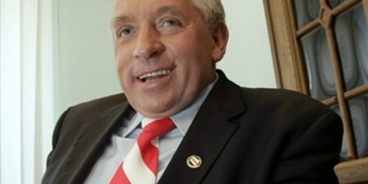 Andrzej Lepper tłumaczy się ze swego krawata - Wiadomości