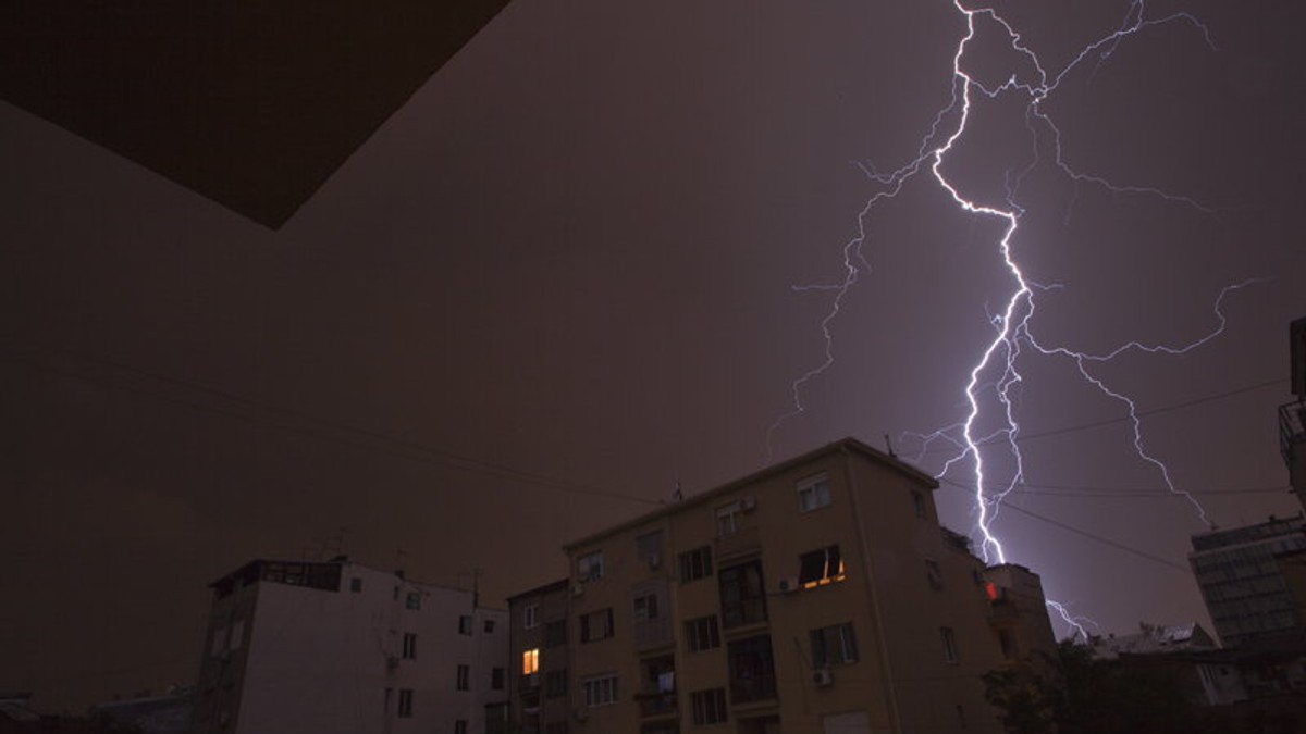 Pogledajte fotografije munja nad Beogradom - Blic