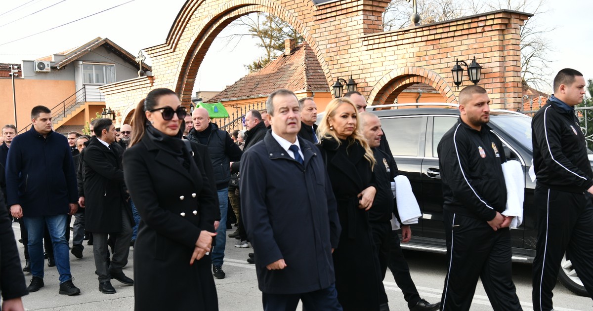 Političari na sahrani Dragana Markovića Palme: Stigli Ružić, Antć, Gašić i Dačić - Blic