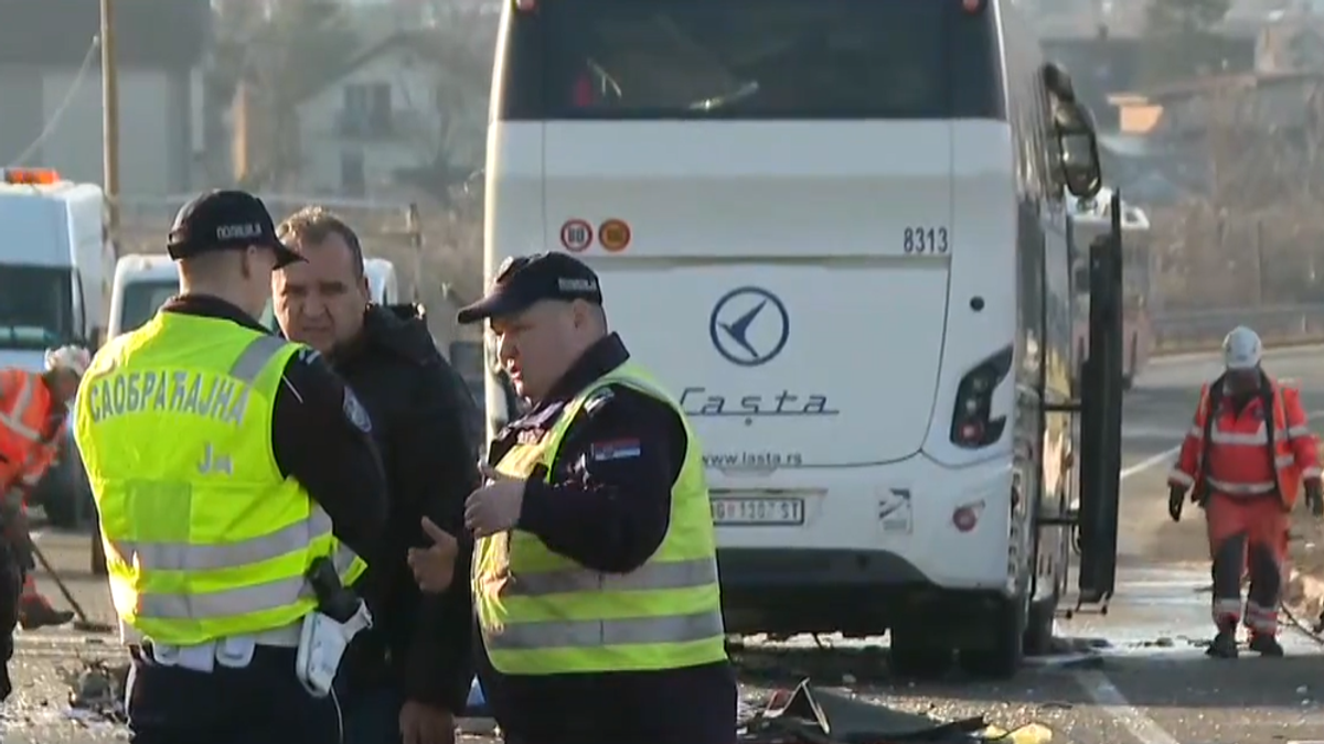 Oglasili se iz Hitne pomoći o stanju povređenih u sudaru autobusa kod Umke: "Lekari na terenu ...