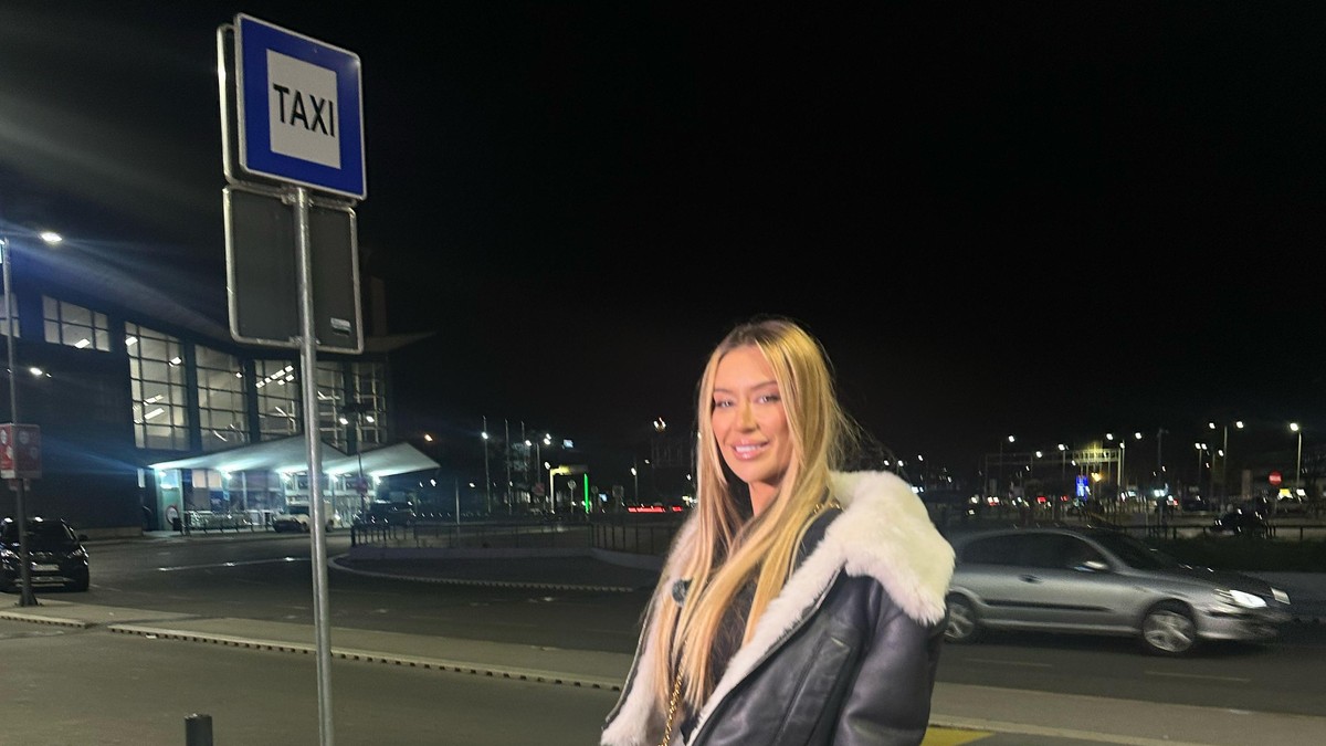 Tea Tairović u besnoj mašini stigla na aerodrom: Snimili smo je tik pred let za Dubai - Blic