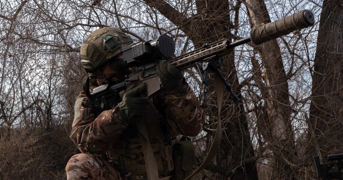 Ukrainian sniper says it made a big difference trading his hunting ...