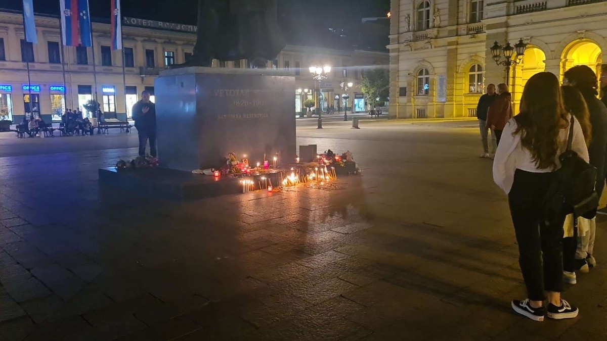 Pucnjava u školi: Novosađani se oprostili od ubijenih đaka u Beogradu - Blic