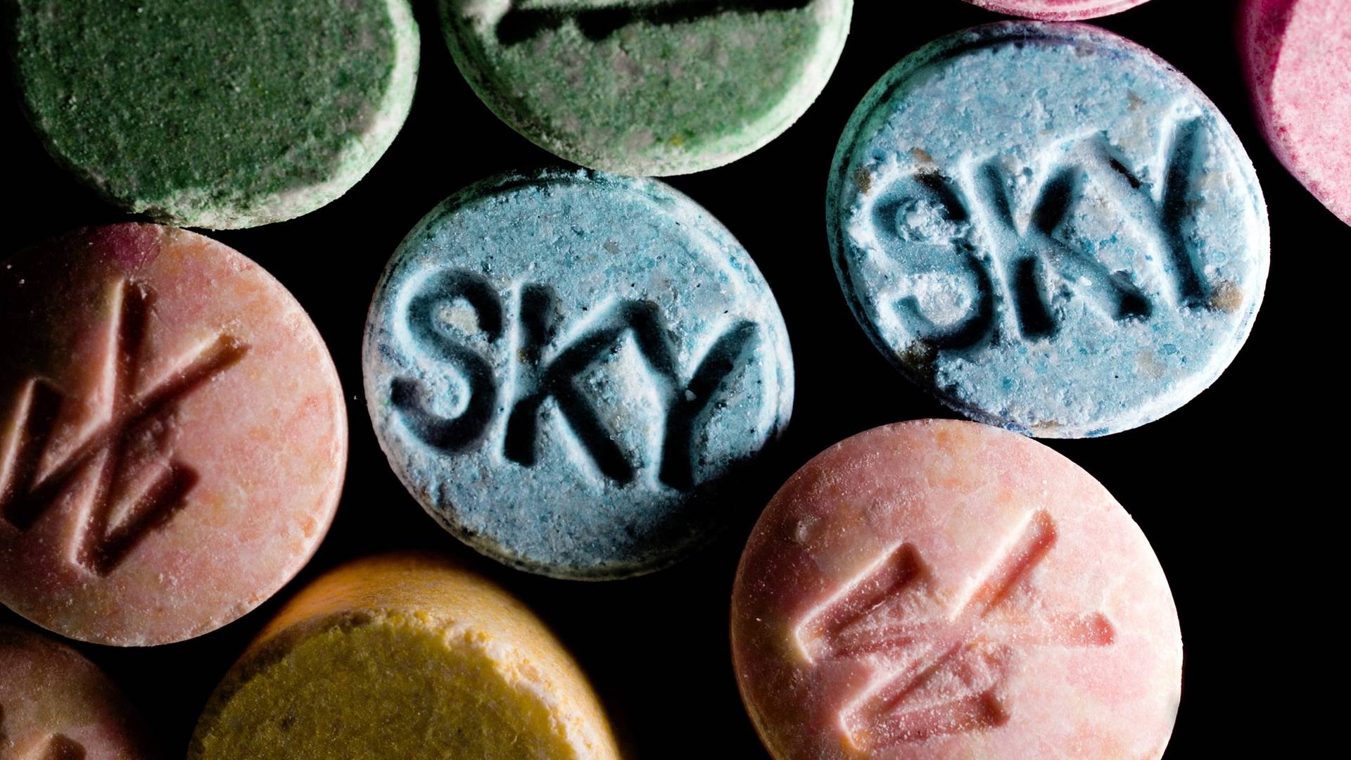 Narkotyki na imprezach to norma. Zamiast straszyć i karać, powinniśmy ...