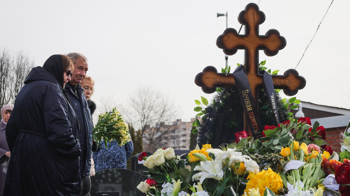 Majka Alekseja Navaljnog posetila grob sina povodom 40 dana od njegove smrti - Blic