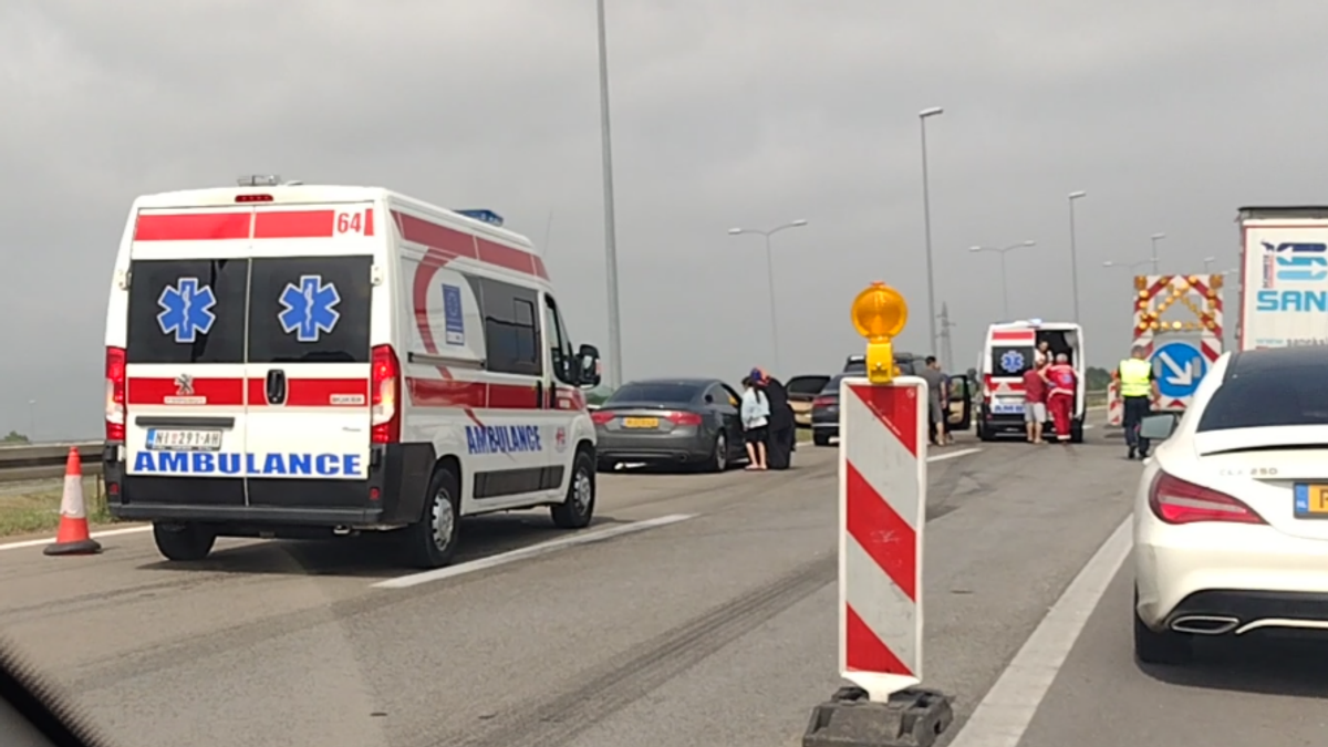 Lančani sudar na auto-putu: U udesu učestvovao i putnički autobus, stvaraju se zastoji - Blic