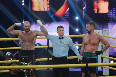 Egy ponton múlt Szecsei Valter és Danny Blue meccse a Sztárboxban - Blikk