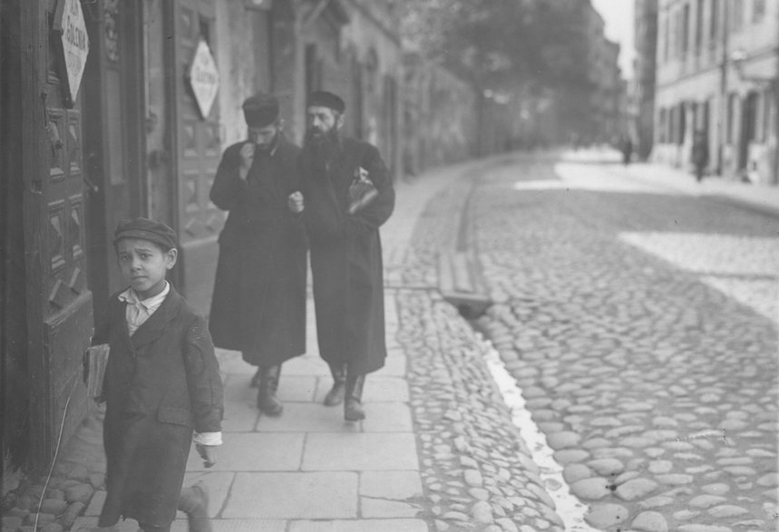 Przedwojenne synagogi. Utracone skarby tradycji żydowskiej - Kultura