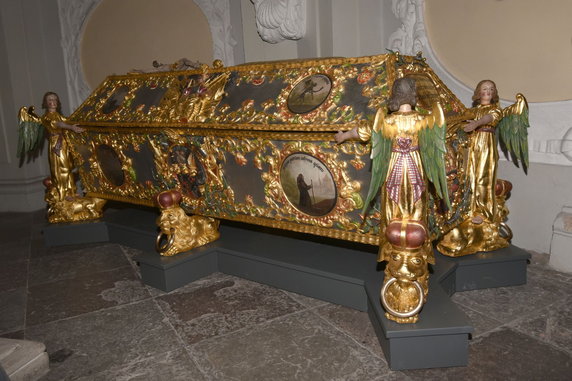 Po ośmiu miesiącach sarkofag księcia wrócił do Oleśnicy. Efekty prac ...