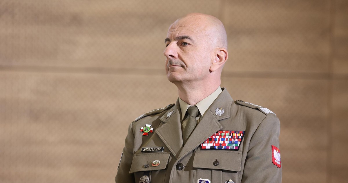 Kim jest gen. Rajmund Andrzejczak? Dowódca polskiej armii podał się do ...