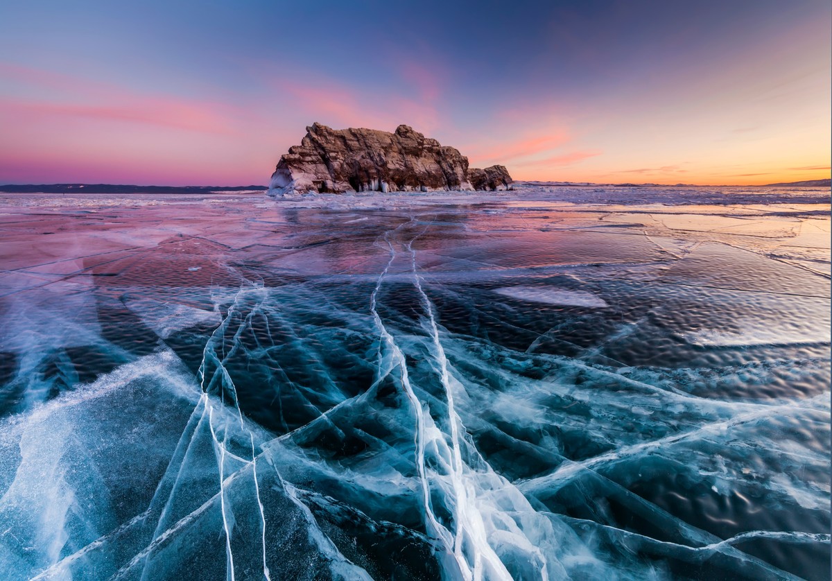 PLAVO OKO SIBIRA Bajkalsko jezero zimi postaje ledena umetnost