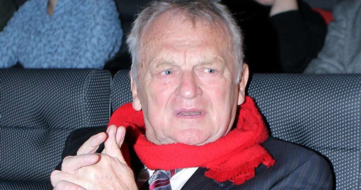 Tak dziś wygląda grób Jerzego Gruzy. Uwagę przykuwają dwa szczegóły