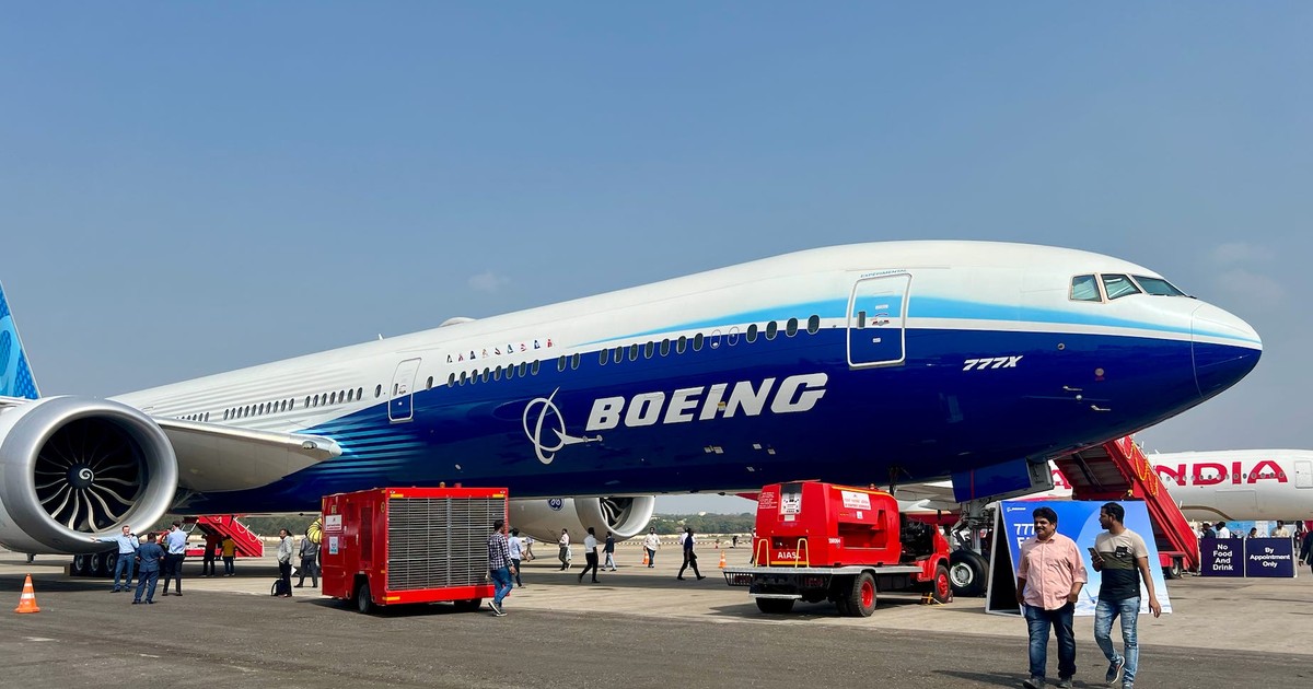 The folding wingtips on Boeing's massive new 777X are a first in ...