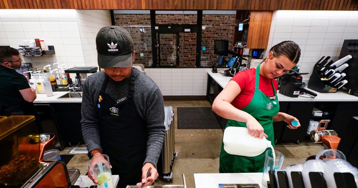 A key to the new Starbucks CEO's turnaround plan may be baristas ...