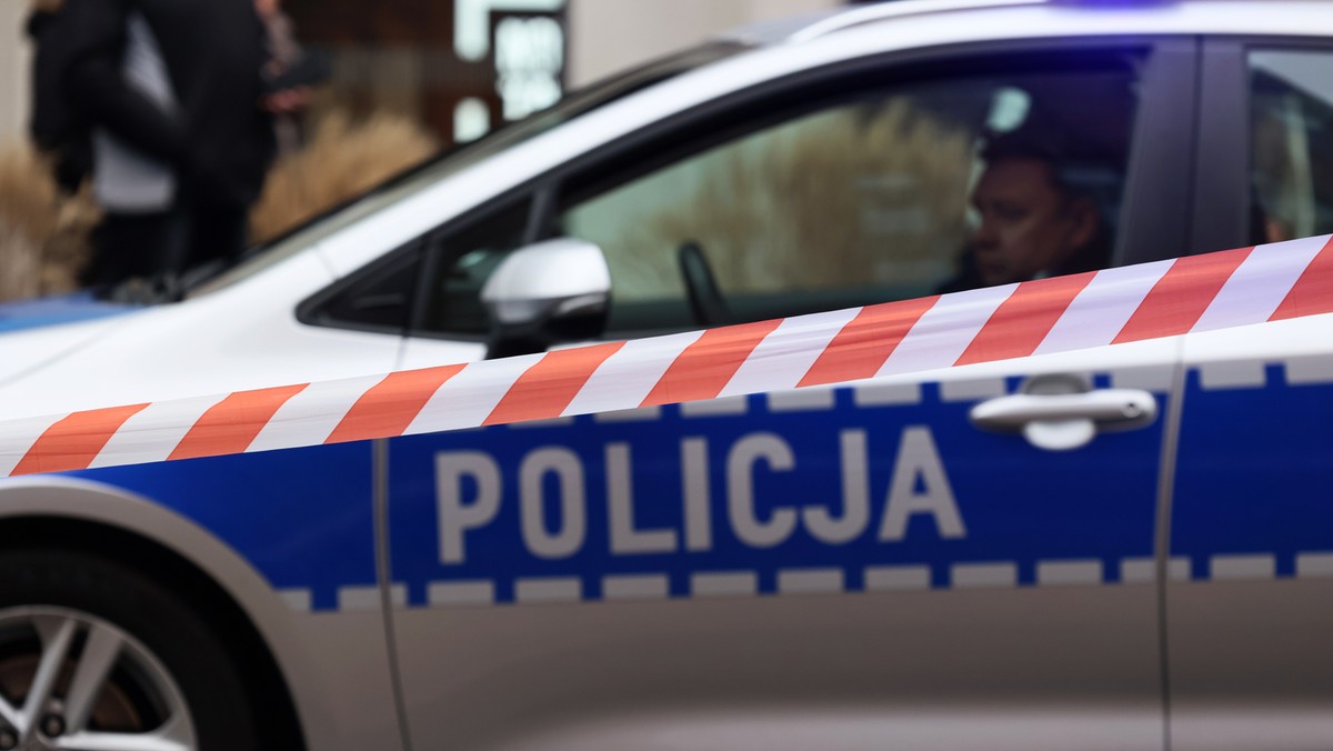 Tajemnicza śmierć 37-latki w Wielkopolsce. Leżała na chodniku - Wiadomości Tajemnicza śmierć 37-latki w Wielkopolsce. Leżała na chodniku - Wiadomości