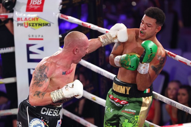 Cieślak obronił pas mistrza Europy. Narożnik McCarthy'ego rzucił ...