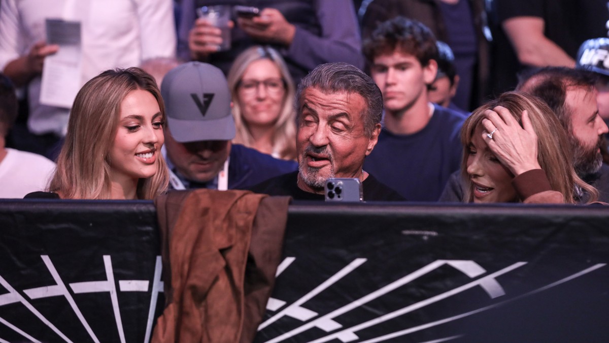 „Karácsonyi rémálom” a Stallone családban: feldőlt a fa - Blikk