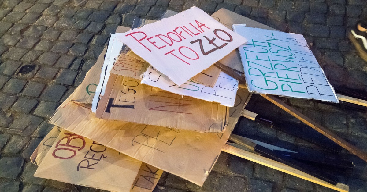 Komisja ds. pedofilii działa od dwóch lat. Uderzają trzy rzeczy [RAPORT] - Wiadomości