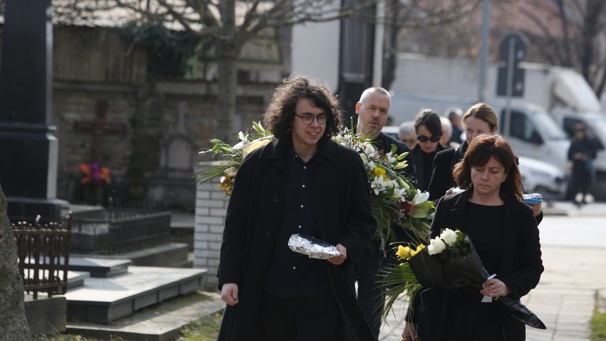 Sahrana Milovana Glogovca, sin Nebojše Glogovca stigao sa tetkom i ...