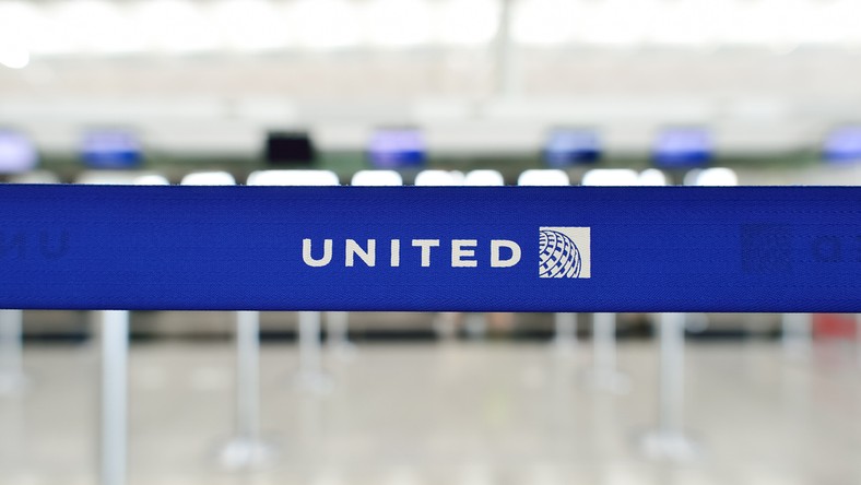 Pasażera usunięto siłą z samolotu linii United Airlines - Podróże