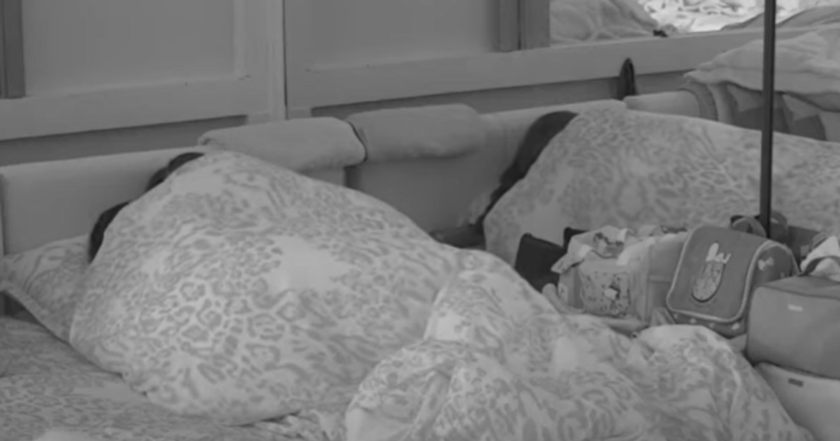 Gastoz i Anđela se konačno prepustili emocijama: Sakrili se ispod jorgana, a svi oko njih su ih ...