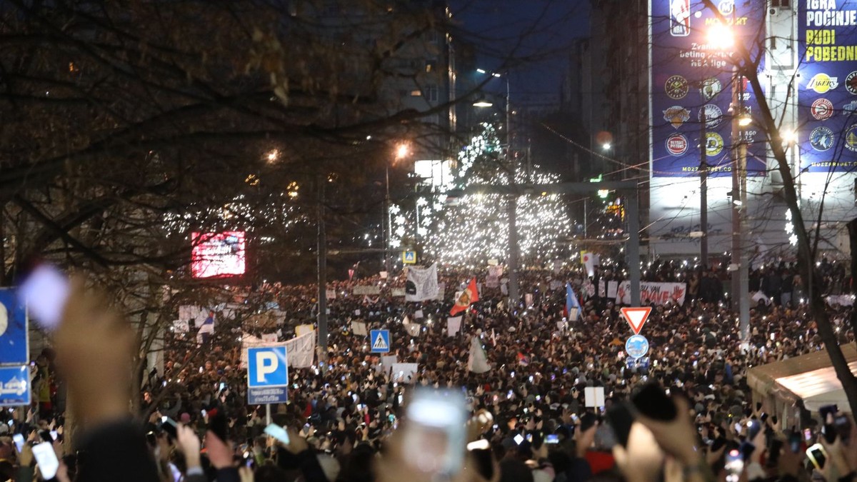 Protesti Beograd: Studenti blokirali Slaviju (uživo) - Blic