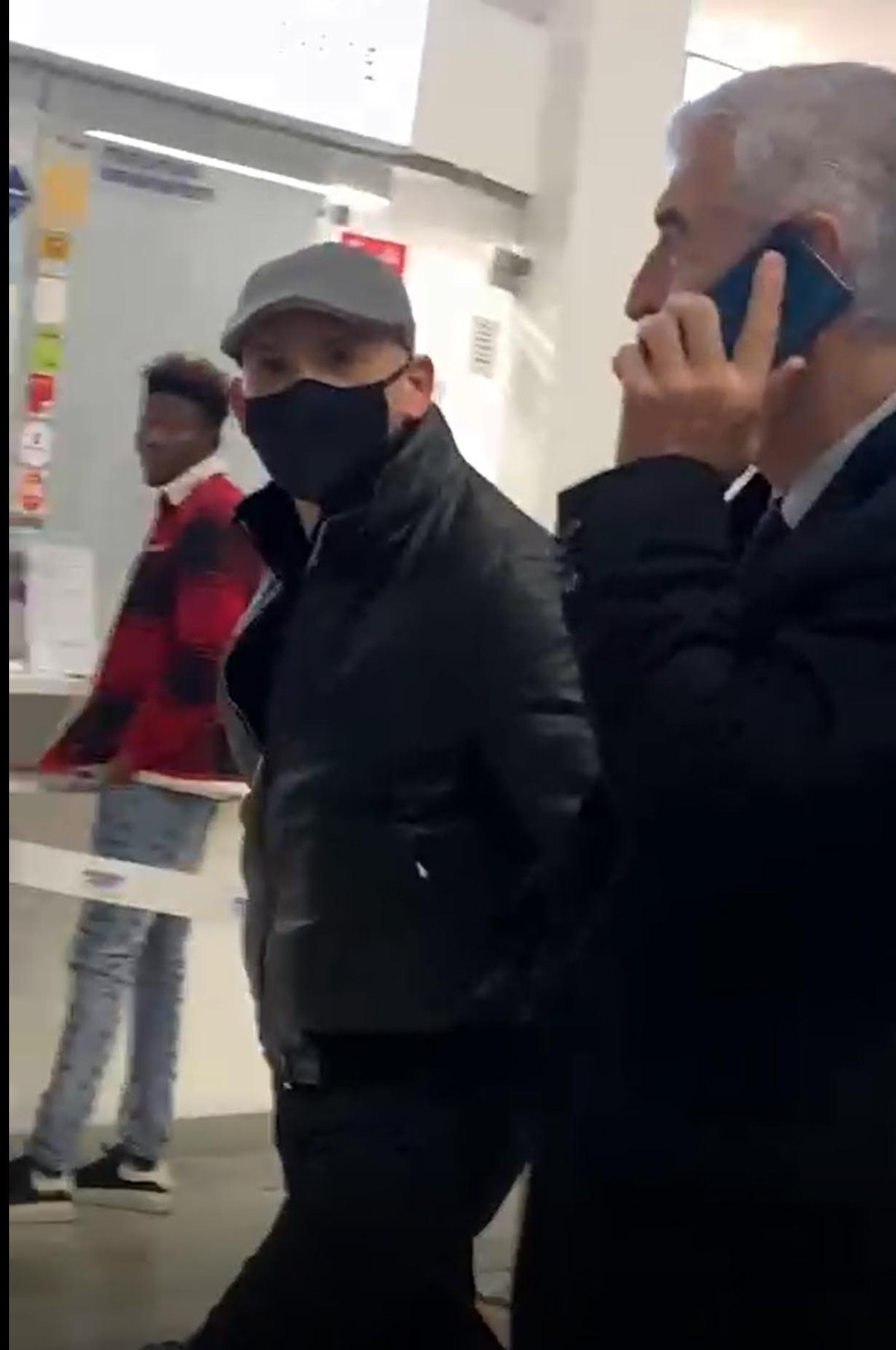 (VIDEO) EKSKLUZIVNI SNIMCI SA AERODROMA Luka Bojović potrčao i zagrlio ...