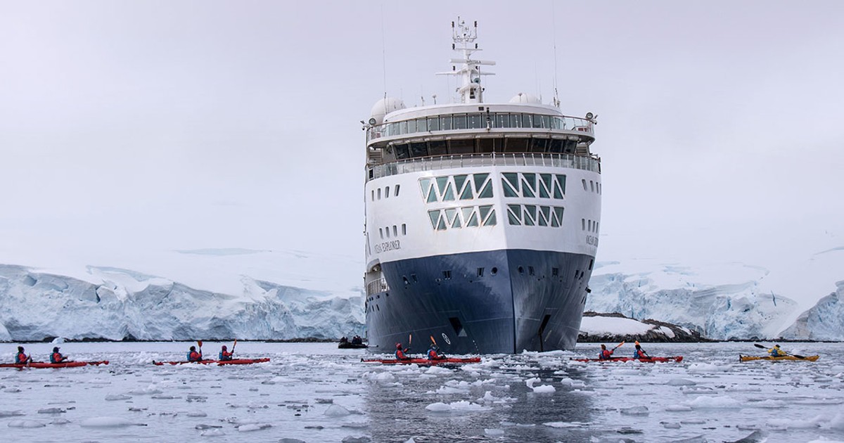 Luksusowy statek wycieczkowy osiadł na mieliźnie: pomoc dopiero w ...