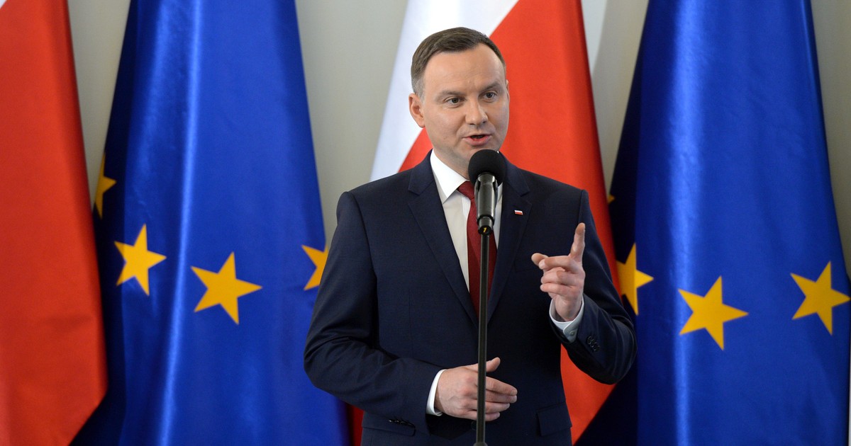 CBOS: 56 proc. Polaków pozytywnie, 34 proc. negatywnie o prezydenturze Andrzeja Dudy - Wiadomości