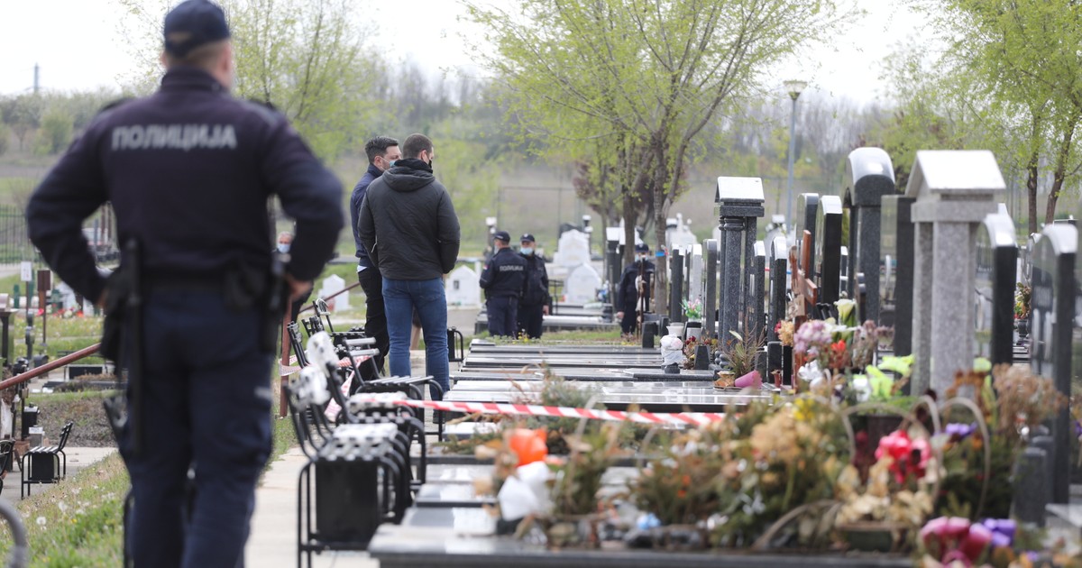 Iz kapele na Lešću nestao sanduk sa pokojnikom - Blic