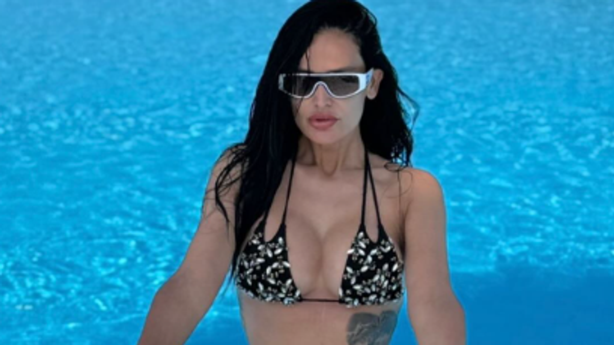 (Foto): Skinula se srpska pevačica (38) nakon što je smršala 40 kilograma: U bikiniju pokazala ...