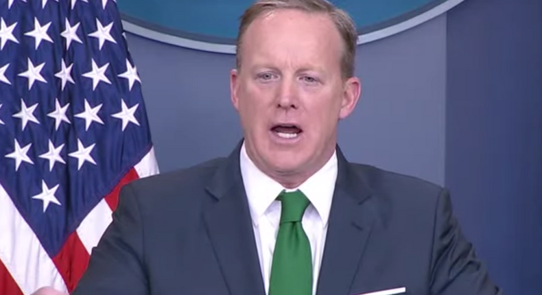 Sean Spicer angrily defends Trump's wiretap claims in wild, contentious ...