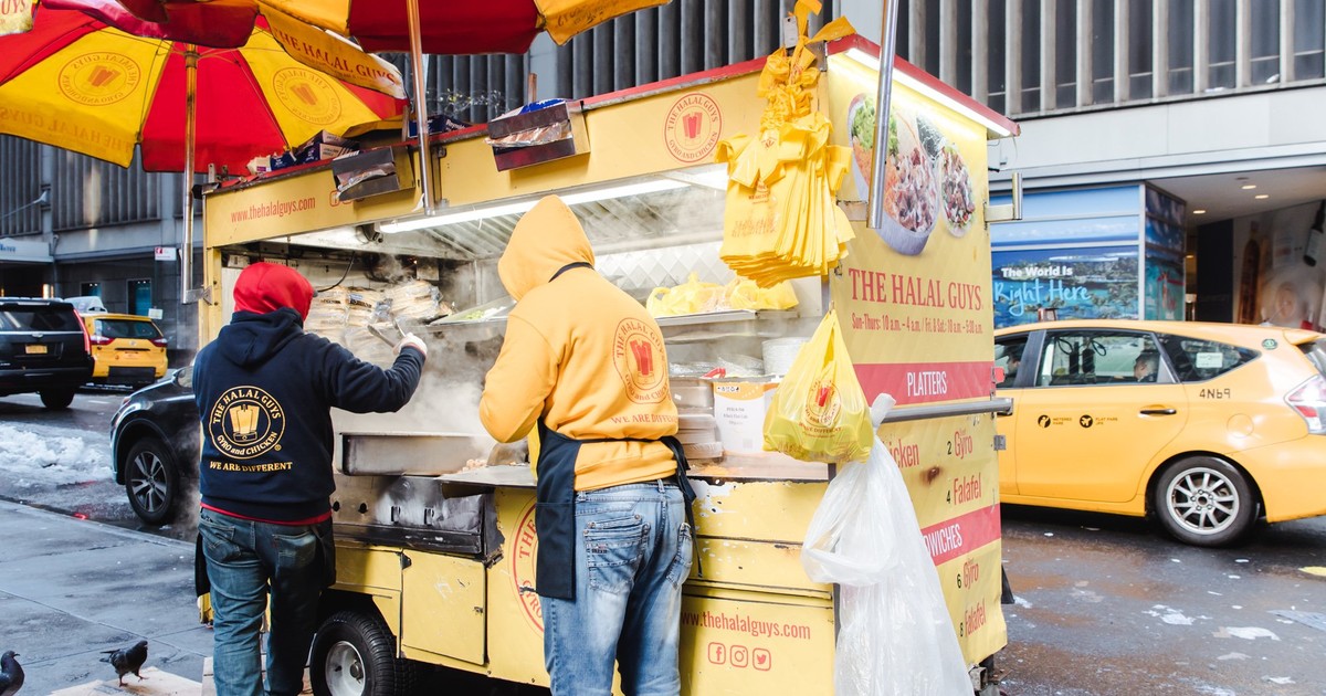 Here's what a typical work day is like for a Halal Guys cart vendor ...