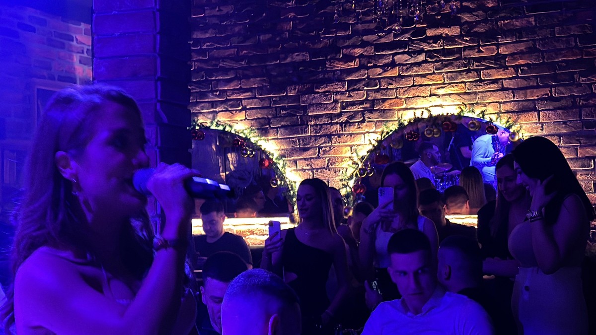 Milica Jokić i Dačićev sin uhvaćeni zajedno: Paparaco snimci kao dokaz ...