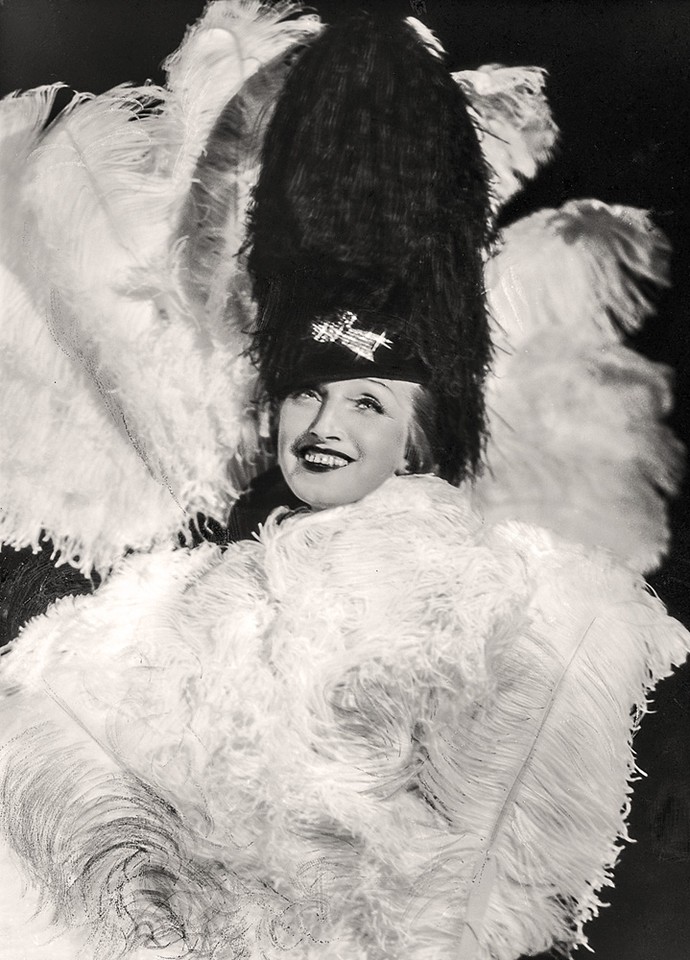 Szykowne lata 30. Wybrane zdjęcia z albumu „Warszawa lata 30.” - Moda