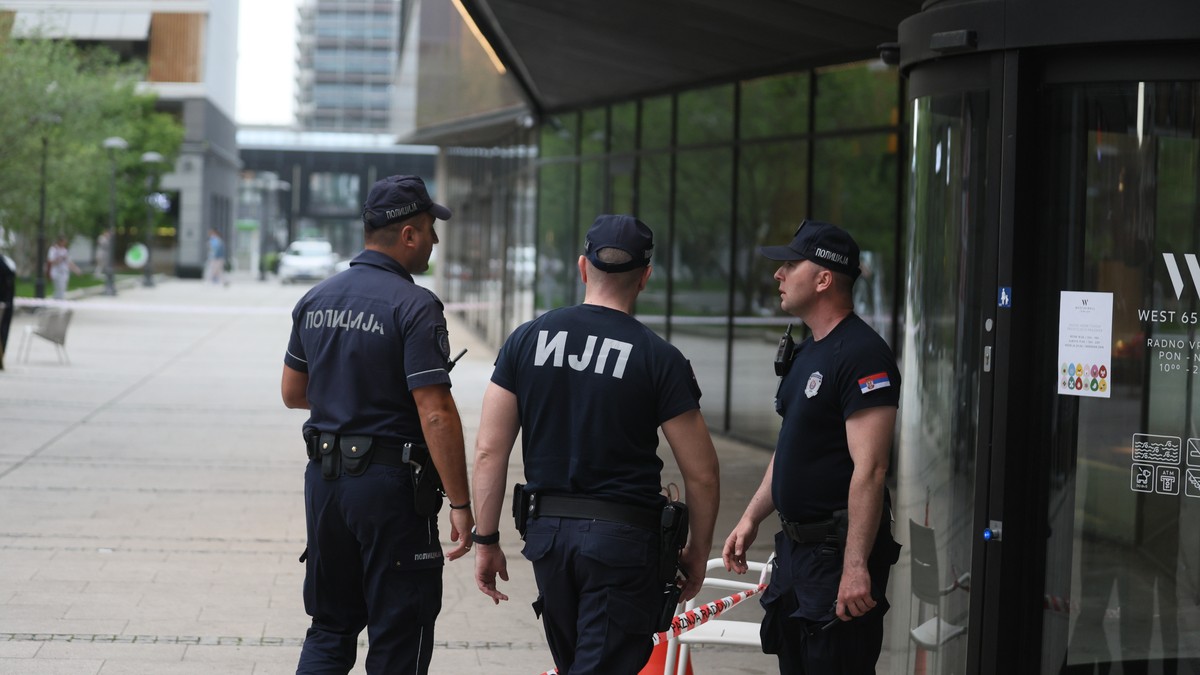 Prve slike sa mesta pucnjave u "west65" na Novom Beogradu (foto, video) - Blic