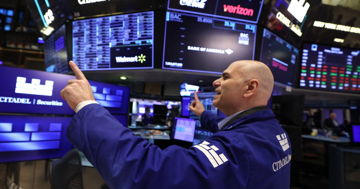 Markets are partying like it's 1999 and 2007, but a hangover may be ...