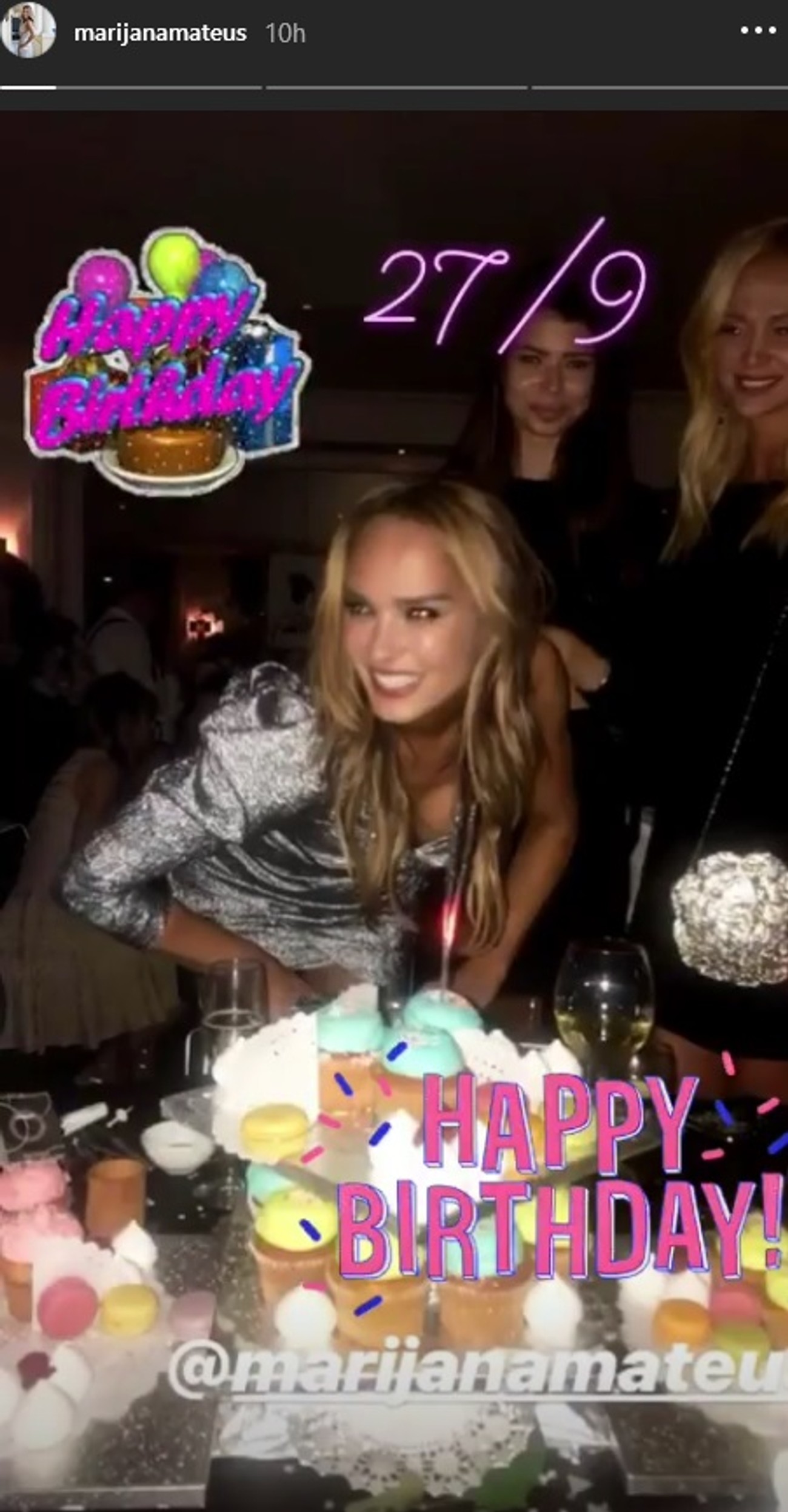 A KADA ONA ZAIGRA NA STOLICI I ZAPEVA Marijana Mateus slavi rođendan sedam dana (VIDEO) - Blic